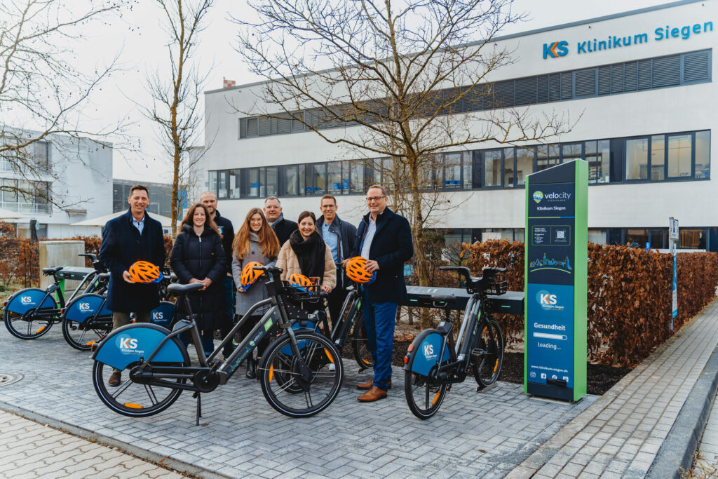 Neue Velocity E-Bike-Station vor Klinikum Siegen eröffnet